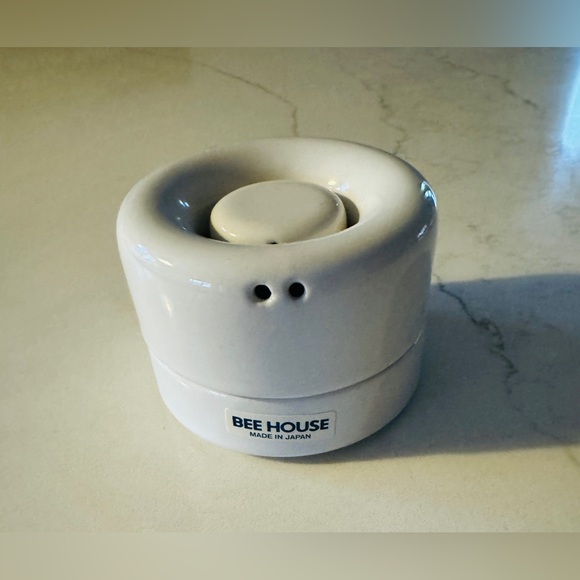 Kitchen | Vintage Bee House Japan Mcm Salt And Pepper Shaker | Poshmark